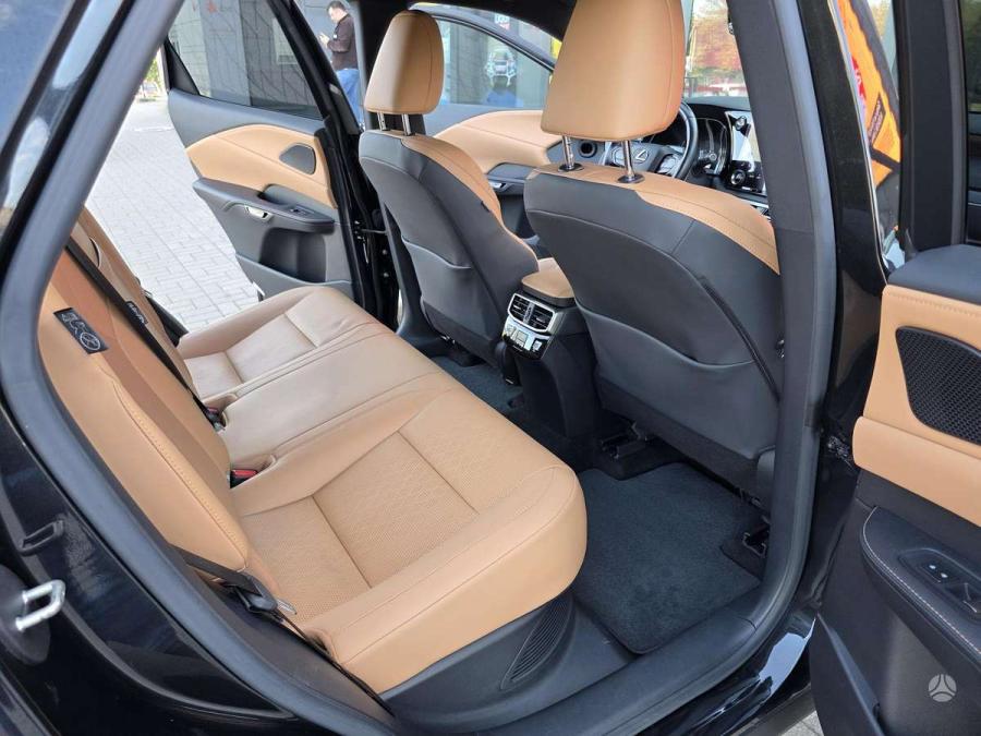 Black Lexus RX 350h 2023 in Vilnius, with an engine capacity of 2.49 L and mileage of 45 thousand km for 54000 €, photo 19 on AUTOMOTO.COM.LV