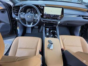 Black Lexus RX 350h 2023 in Vilnius, with an engine capacity of 2.49 L and mileage of 45 thousand km for 54000 €, photo 20 on AUTOMOTO.COM.LV
