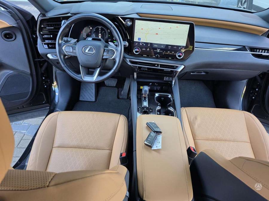 Black Lexus RX 350h 2023 in Vilnius, with an engine capacity of 2.49 L and mileage of 45 thousand km for 54000 €, photo 20 on AUTOMOTO.COM.LV