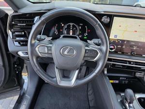 Black Lexus RX 350h 2023 in Vilnius, with an engine capacity of 2.49 L and mileage of 45 thousand km for 54000 €, photo 21 on AUTOMOTO.COM.LV