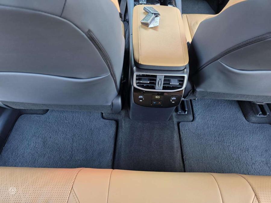 Black Lexus RX 350h 2023 in Vilnius, with an engine capacity of 2.49 L and mileage of 45 thousand km for 54000 €, photo 22 on AUTOMOTO.COM.LV