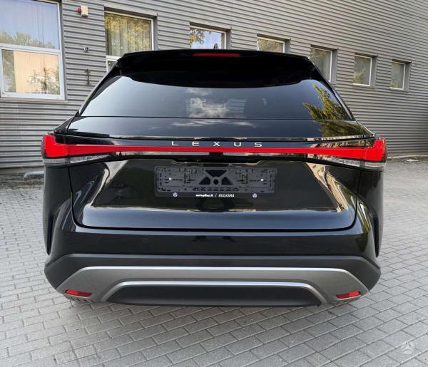Лексус RX 350h 2023 в Шяуляй на AUTOMOTO.COM.LV Черный Лексус RX 350h 2023 в Шяуляй, объемом двигателя 2.49 л и пробегом 60 тыс. км за 51900 €, фото 7 на AUTOMOTO.COM.LV