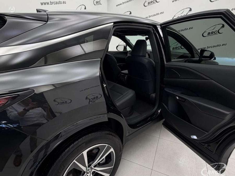 Black Lexus RX 350h 2024 in Vilnius, with an engine capacity of 2.49 L and mileage of 24 thousand km for 51900 €, photo 16 on AUTOMOTO.COM.LV