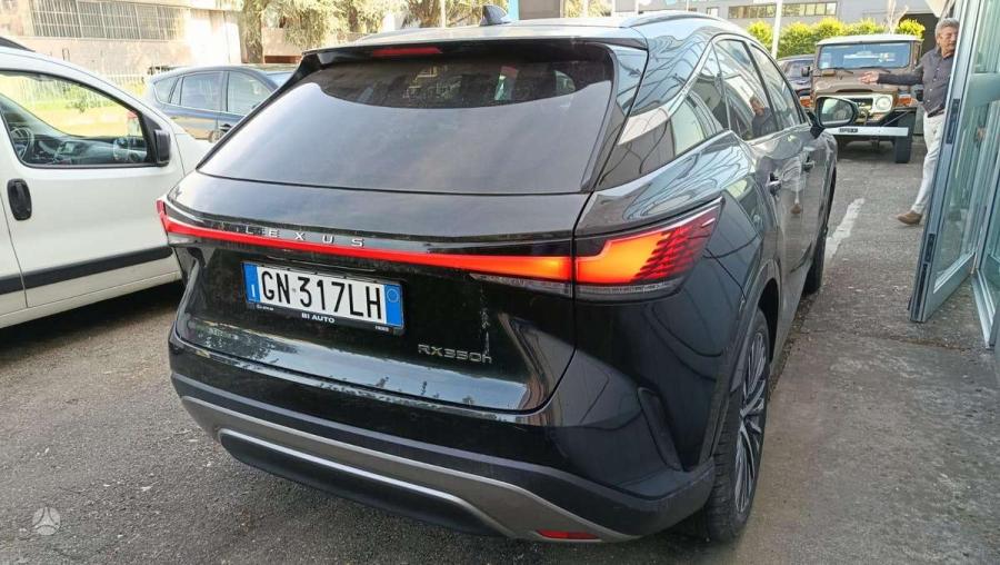 Black Lexus RX 350h 2024 in Vilnius, with an engine capacity of 0.00 L and mileage of 45 thousand km for 54000 €, photo 4 on AUTOMOTO.COM.LV