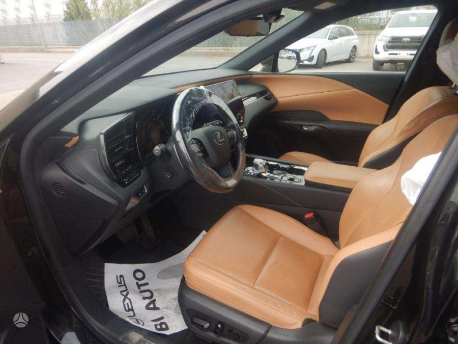 Black Lexus RX 350h 2024 in Vilnius, with an engine capacity of 0.00 L and mileage of 45 thousand km for 54000 €, photo 11 on AUTOMOTO.COM.LV