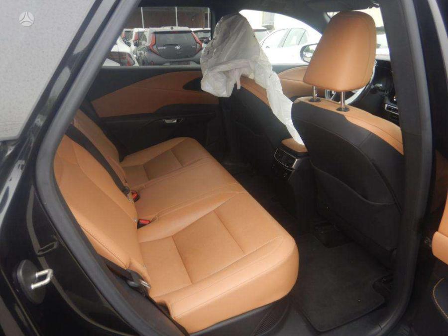 Black Lexus RX 350h 2024 in Vilnius, with an engine capacity of 0.00 L and mileage of 45 thousand km for 54000 €, photo 12 on AUTOMOTO.COM.LV