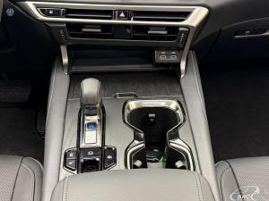 Melns Lexus RX 350h 2025 Viļņa, ar dzinēja tilpumu 2.49 L un nobraukumu 8 tūkst. km par 53000 €, foto 22 vietnē AUTOMOTO.COM.LV