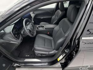 Melns Lexus RX 350h 2025 Viļņa, ar dzinēja tilpumu 2.49 L un nobraukumu 8 tūkst. km par 53000 €, foto 25 vietnē AUTOMOTO.COM.LV