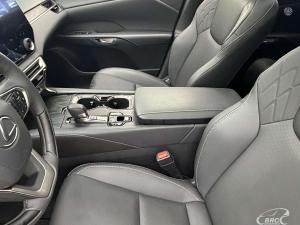 Melns Lexus RX 350h 2025 Viļņa, ar dzinēja tilpumu 2.49 L un nobraukumu 8 tūkst. km par 53000 €, foto 28 vietnē AUTOMOTO.COM.LV