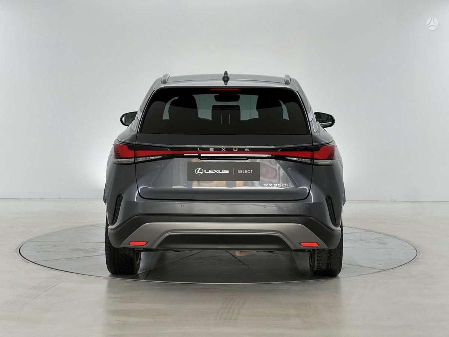 Grey Lexus RX 350h 2023 in Vilnius, with an engine capacity of 2.49 L and mileage of 73 thousand km for 53900 €, photo 5 on AUTOMOTO.COM.LV