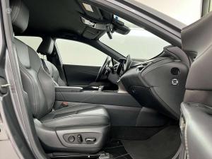 Grey Lexus RX 350h 2023 in Vilnius, with an engine capacity of 2.49 L and mileage of 73 thousand km for 53900 €, photo 7 on AUTOMOTO.COM.LV