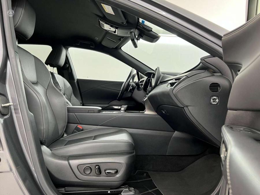 Grey Lexus RX 350h 2023 in Vilnius, with an engine capacity of 2.49 L and mileage of 73 thousand km for 53900 €, photo 7 on AUTOMOTO.COM.LV