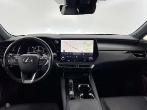 Grey Lexus RX 350h 2023 in Vilnius, with an engine capacity of 2.49 L and mileage of 73 thousand km for 53900 €, photo 9 on AUTOMOTO.COM.LV
