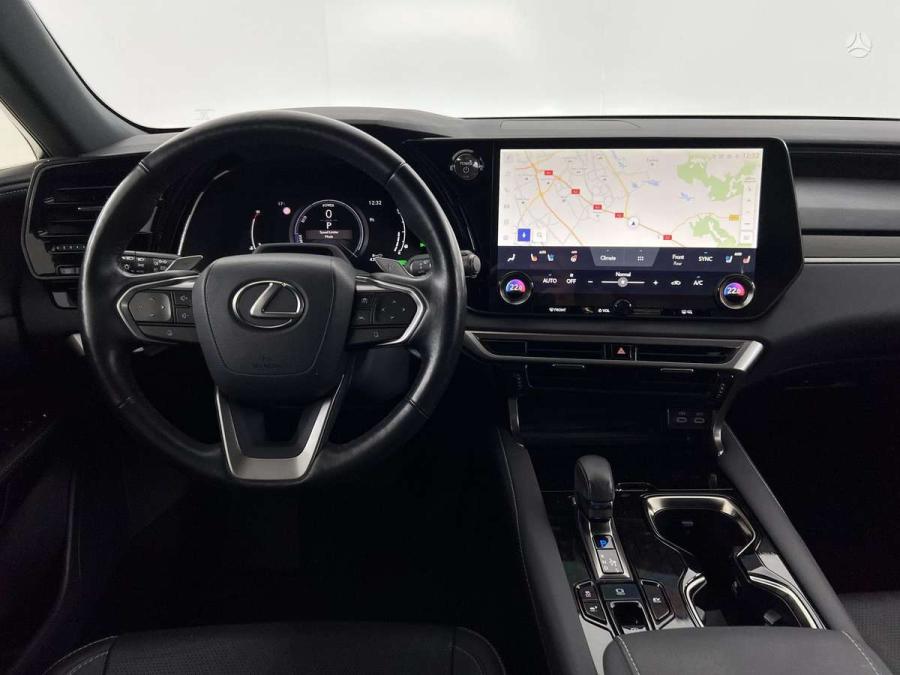 Grey Lexus RX 350h 2023 in Vilnius, with an engine capacity of 2.49 L and mileage of 73 thousand km for 53900 €, photo 10 on AUTOMOTO.COM.LV