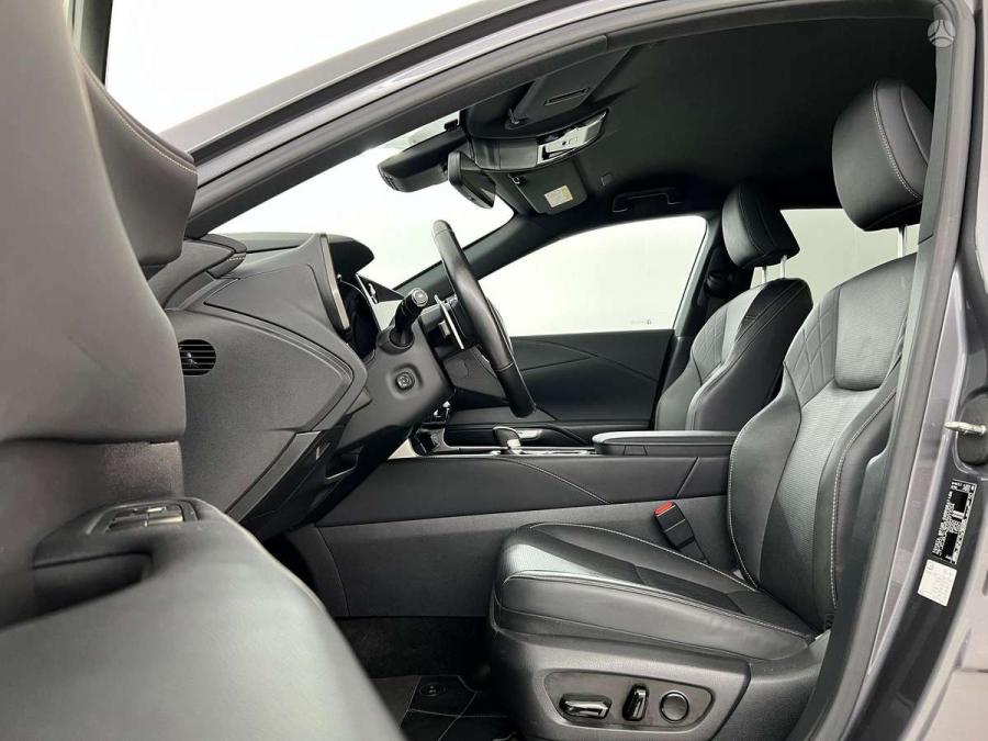 Grey Lexus RX 350h 2023 in Vilnius, with an engine capacity of 2.49 L and mileage of 73 thousand km for 53900 €, photo 12 on AUTOMOTO.COM.LV