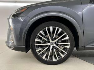 Grey Lexus RX 350h 2023 in Vilnius, with an engine capacity of 2.49 L and mileage of 73 thousand km for 53900 €, photo 16 on AUTOMOTO.COM.LV