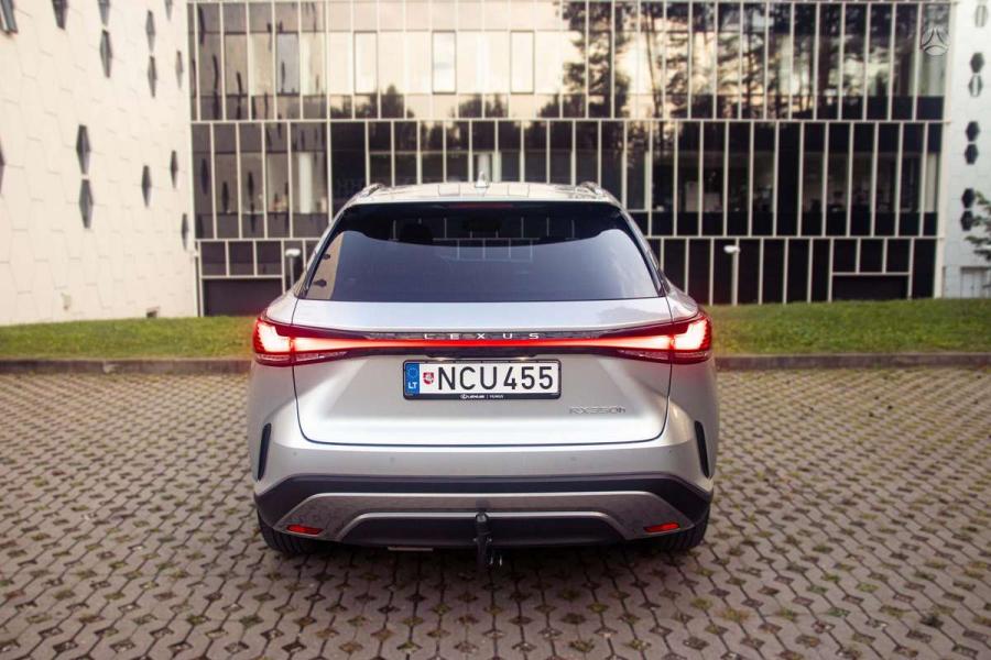 Grey Lexus RX 350h 2024 in Vilnius, with an engine capacity of 2.49 L and mileage of 39 thousand km for 63000 €, photo 6 on AUTOMOTO.COM.LV