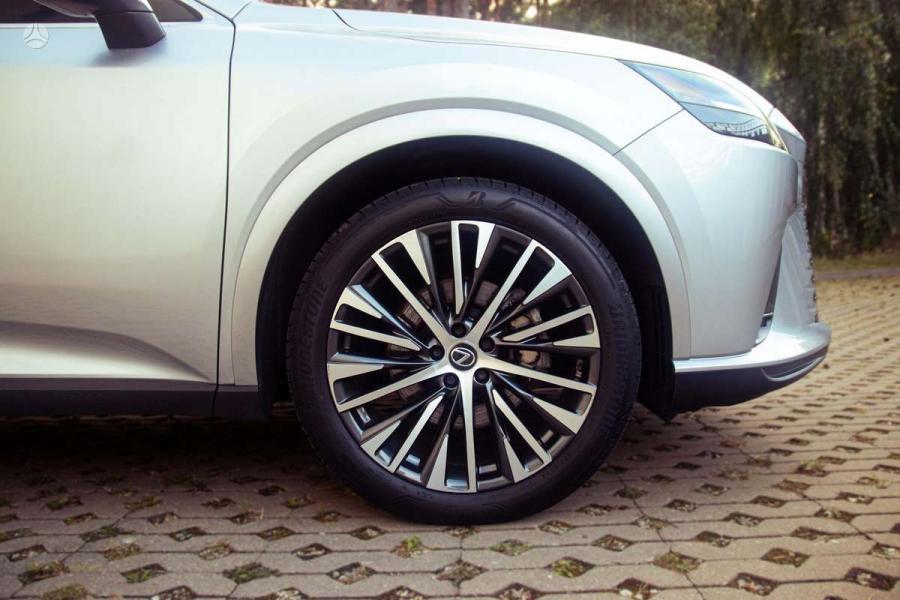 Grey Lexus RX 350h 2024 in Vilnius, with an engine capacity of 2.49 L and mileage of 39 thousand km for 63000 €, photo 14 on AUTOMOTO.COM.LV
