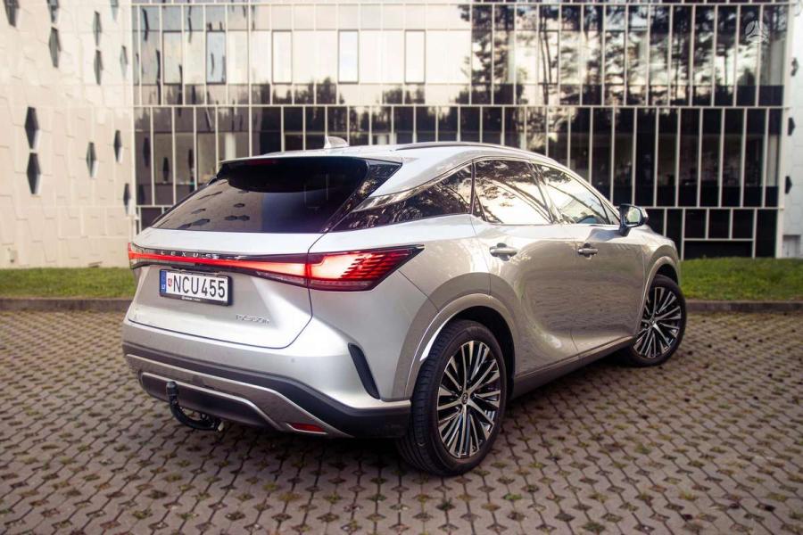 Grey Lexus RX 350h 2024 in Vilnius, with an engine capacity of 2.49 L and mileage of 39 thousand km for 63000 €, photo 17 on AUTOMOTO.COM.LV