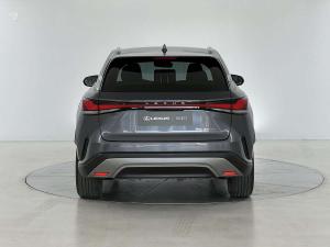 Pelēks Lexus RX 350h 2024 Viļņa, ar dzinēja tilpumu 2.49 L un nobraukumu 77 tūkst. km par 56900 €, foto 5 vietnē AUTOMOTO.COM.LV
