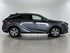 Pelēks Lexus RX 350h 2024 Viļņa, ar dzinēja tilpumu 2.49 L un nobraukumu 77 tūkst. km par 56900 €, foto 17 vietnē AUTOMOTO.COM.LV