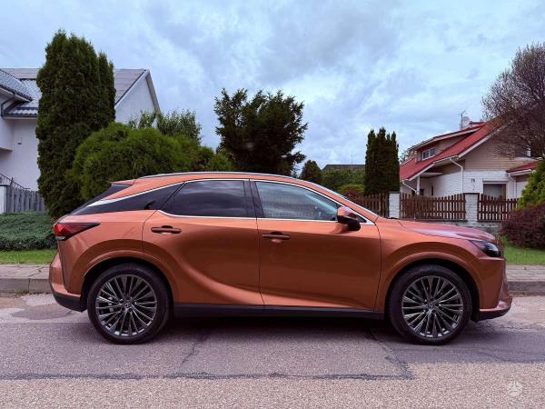 Orange Lexus RX 350h 2023 in Vilnius, with an engine capacity of 0.00 L and mileage of 130 thousand km for 49600 €, photo 5 on AUTOMOTO.COM.LV