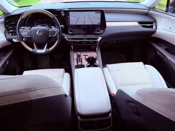 Orange Lexus RX 350h 2023 in Vilnius, with an engine capacity of 0.00 L and mileage of 130 thousand km for 49600 €, photo 9 on AUTOMOTO.COM.LV