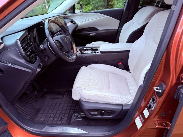 Orange Lexus RX 350h 2023 in Vilnius, with an engine capacity of 0.00 L and mileage of 130 thousand km for 49600 €, photo 10 on AUTOMOTO.COM.LV