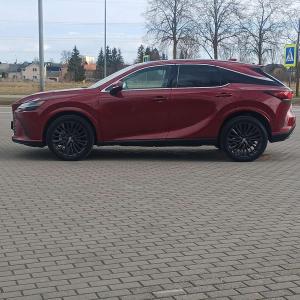 Красный Лексус RX 350h 2023 в Шяуляй, объемом двигателя 2.50 л и пробегом 31 тыс. км за 46500 €, фото  на AUTOMOTO.COM.LV