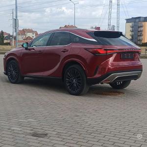 Красный Лексус RX 350h 2023 в Шяуляй, объемом двигателя 2.50 л и пробегом 31 тыс. км за 46500 €, фото 3 на AUTOMOTO.COM.LV
