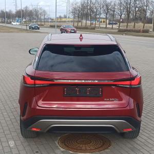 Красный Лексус RX 350h 2023 в Шяуляй, объемом двигателя 2.50 л и пробегом 31 тыс. км за 46500 €, фото 5 на AUTOMOTO.COM.LV