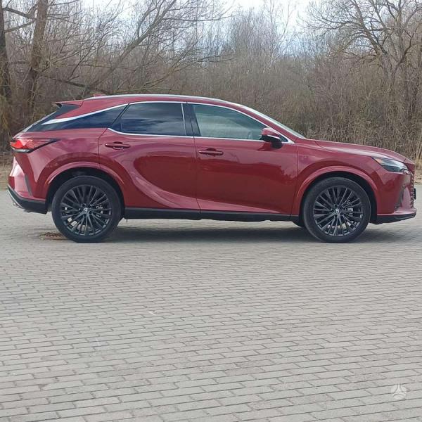Красный Лексус RX 350h 2023 в Шяуляй, объемом двигателя 2.50 л и пробегом 31 тыс. км за 46500 €, фото 7 на AUTOMOTO.COM.LV