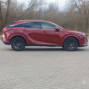 Красный Лексус RX 350h 2023 в Шяуляй, объемом двигателя 2.50 л и пробегом 31 тыс. км за 46500 €, фото 7 на AUTOMOTO.COM.LV