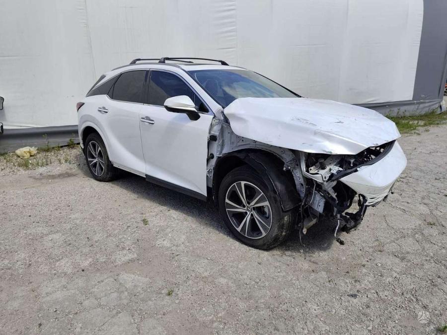 White Lexus RX 350h 2023 in Kaunas, with an engine capacity of 2.50 L and mileage of 26 thousand km for 26500 €, photo 1 on AUTOMOTO.COM.LV