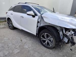 White Lexus RX 350h 2023 in Kaunas, with an engine capacity of 2.50 L and mileage of 26 thousand km for 26500 €, photo 3 on AUTOMOTO.COM.LV