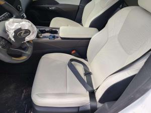 White Lexus RX 350h 2023 in Kaunas, with an engine capacity of 2.50 L and mileage of 26 thousand km for 26500 €, photo 13 on AUTOMOTO.COM.LV