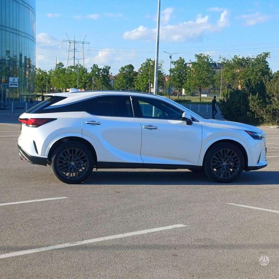Balts Lexus RX 350h 2024 Šauļi, ar dzinēja tilpumu 2.50 L un nobraukumu 24 tūkst. km par 51000 €, foto 24 vietnē AUTOMOTO.COM.LV