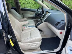 Melns Lexus RX 400h 2006 Viļņa, ar dzinēja tilpumu 3.30 L un nobraukumu 389 tūkst. km par 3490 €, foto 14 vietnē AUTOMOTO.COM.LV
