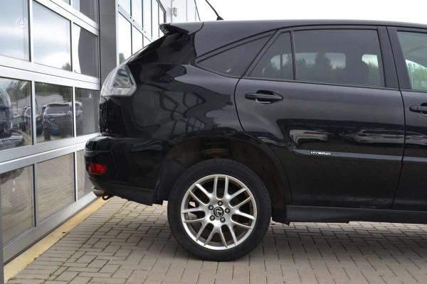 Black Lexus RX 400h 2006 in Vilnius, with an engine capacity of 3.31 L and mileage of 293 thousand km for 5500 €, photo 8 on AUTOMOTO.COM.LV