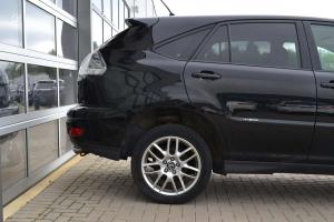 Black Lexus RX 400h 2006 in Vilnius, with an engine capacity of 3.31 L and mileage of 293 thousand km for 5500 €, photo 8 on AUTOMOTO.COM.LV