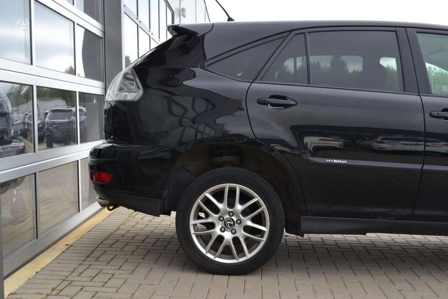 Black Lexus RX 400h 2006 in Vilnius, with an engine capacity of 3.31 L and mileage of 293 thousand km for 5500 €, photo 8 on AUTOMOTO.COM.LV