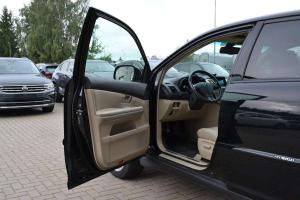 Black Lexus RX 400h 2006 in Vilnius, with an engine capacity of 3.31 L and mileage of 293 thousand km for 5500 €, photo 18 on AUTOMOTO.COM.LV