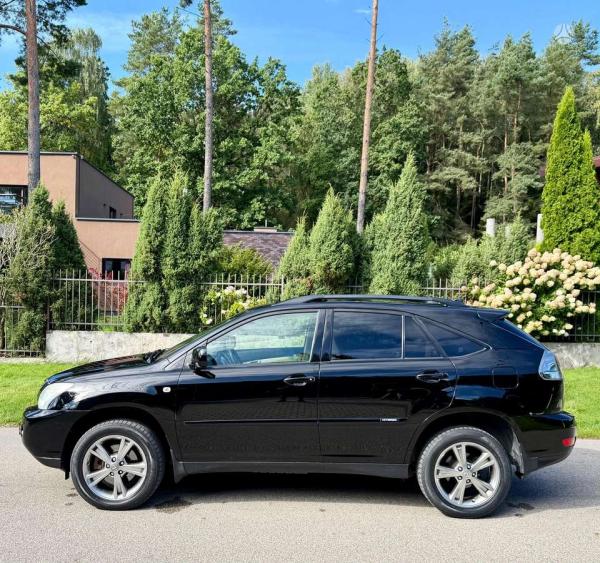 Lexus RX 400h 2006 in Vilnius on AUTOMOTO.COM.LV Black Lexus RX 400h 2006 in Vilnius, with an engine capacity of 3.31 L and mileage of 272 thousand km for 4500 €, photo 7 on AUTOMOTO.COM.LV
