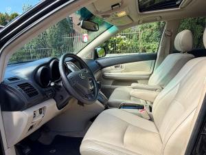 Melns Lexus RX 400h 2006 Viļņa, ar dzinēja tilpumu 3.31 L un nobraukumu 272 tūkst. km par 4500 €, foto 22 vietnē AUTOMOTO.COM.LV