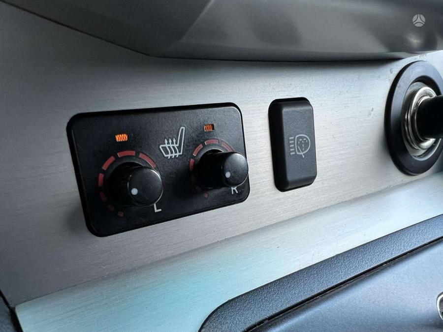 Melns Lexus RX 400h 2008 Viļņa, ar dzinēja tilpumu 3.30 L un nobraukumu 286 tūkst. km par 4850 €, foto 22 vietnē AUTOMOTO.COM.LV