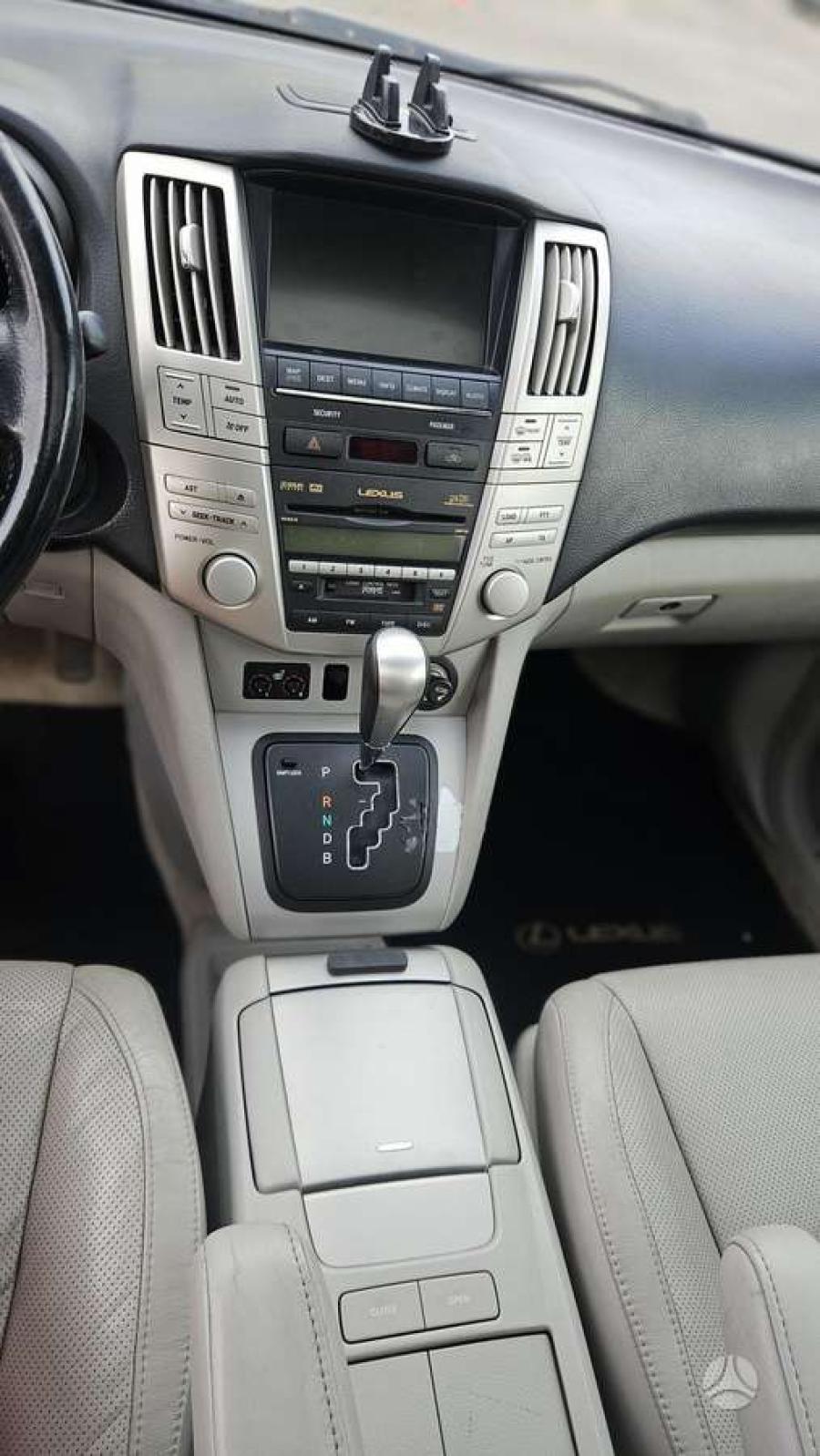 Melns Lexus RX 400h 2008 Viļņa, ar dzinēja tilpumu 3.31 L un nobraukumu 222 tūkst. km par 5700 €, foto 22 vietnē AUTOMOTO.COM.LV
