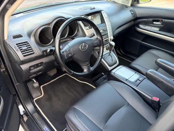 Black Lexus RX 400h 2009 in Vilnius, with an engine capacity of 3.30 L and mileage of 226 thousand km for 7800 €, photo 8 on AUTOMOTO.COM.LV