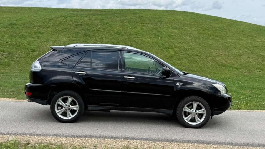 Black Lexus RX 400h 2010 in Riga, with an engine capacity of 3.30 L and mileage of 333 thousand km for 4700 €, photo 4 on AUTOMOTO.COM.LV