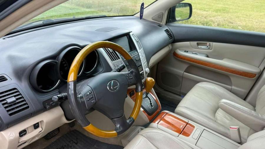 Black Lexus RX 400h 2010 in Riga, with an engine capacity of 3.30 L and mileage of 333 thousand km for 4700 €, photo 13 on AUTOMOTO.COM.LV