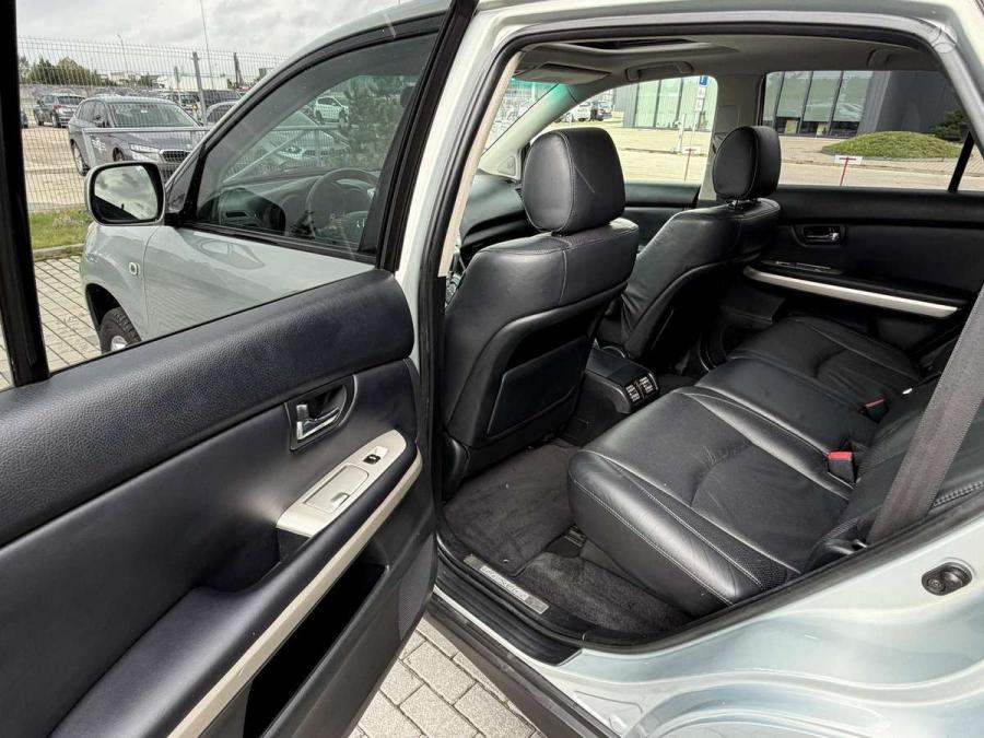 Lexus RX 400h 2007 in Siauliai, with an engine capacity of 3.31 L and mileage of 275 thousand km for 5990 €, photo 17 on AUTOMOTO.COM.LV